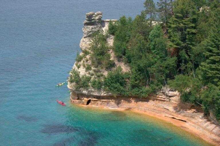 Best Pictured Rocks Hikes - 10 Great Trails - Atlas Obsession
